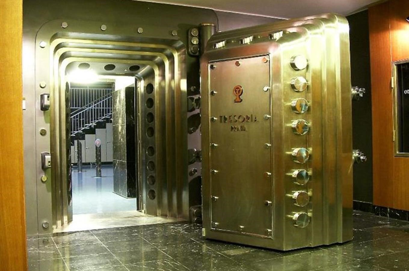 Kudy z nudy - Obří zlaťák, pracovna guvernéra i trezor: Česká národní ...