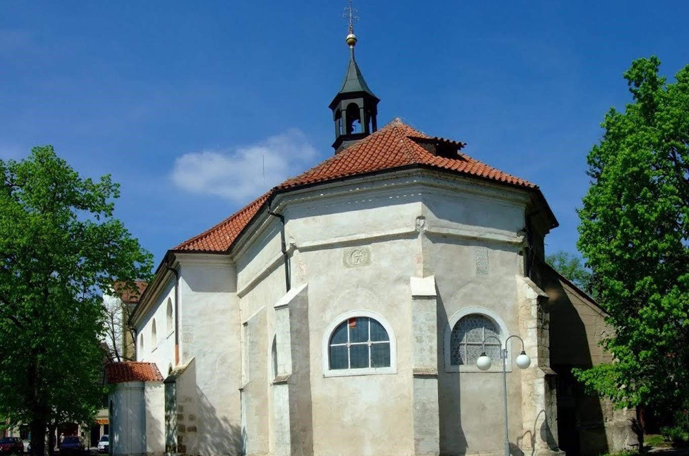Kudy z nudy - Kostel sv. Víta v Kostelci nad Labem