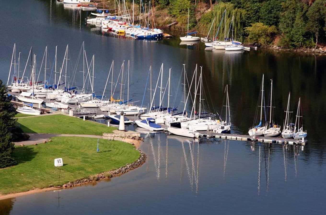 Kudy z nudy - Přehrada Slapy - užijte si koupání i vodní sporty