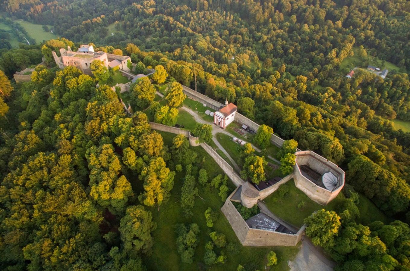 Kudy z nudy - Hrad Hukvaldy - největší hradní zřícenina na Moravě