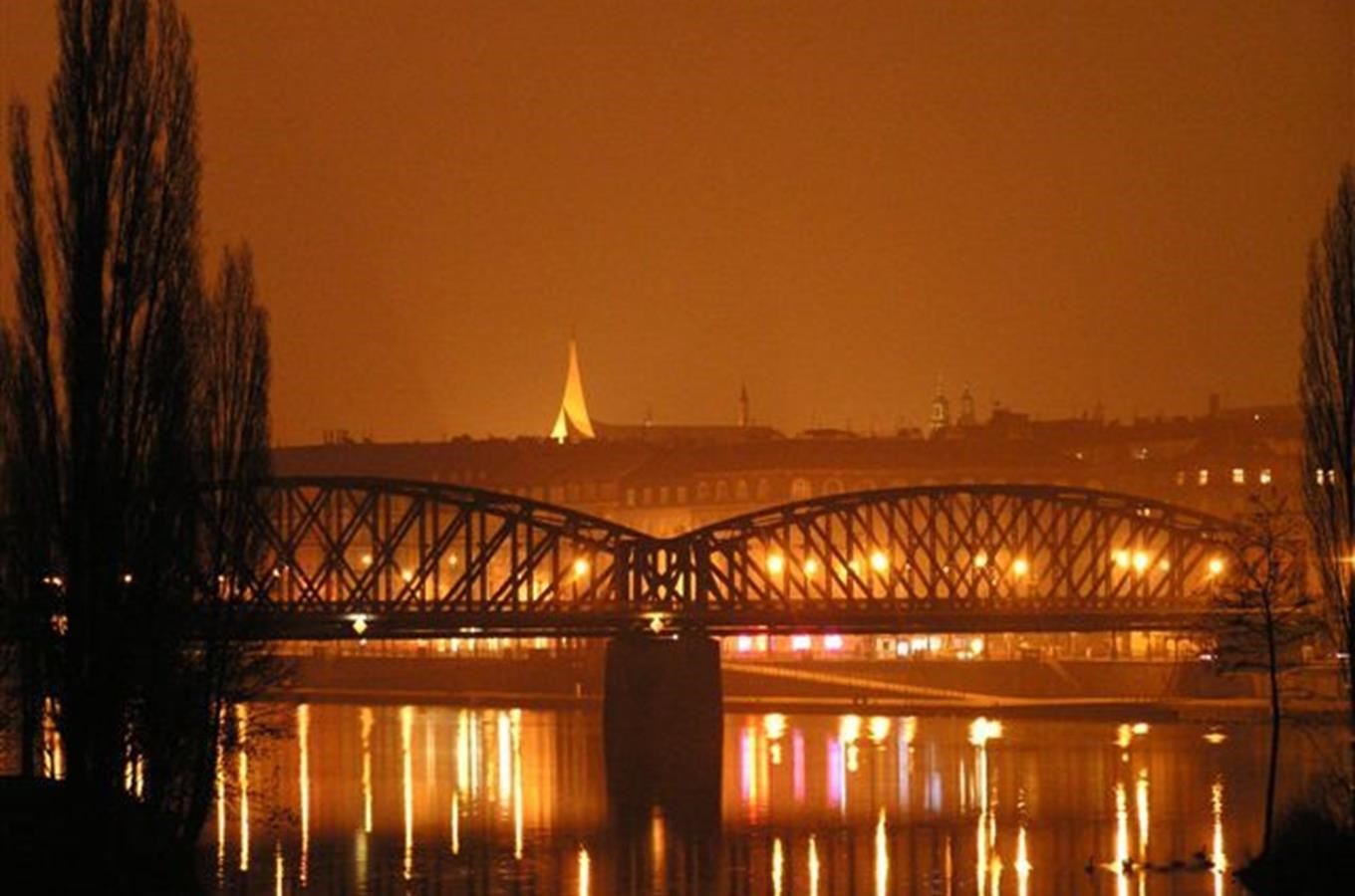 Kudy z nudy - Botel Vodník - výhled na Prahu z lodi na Vltavě