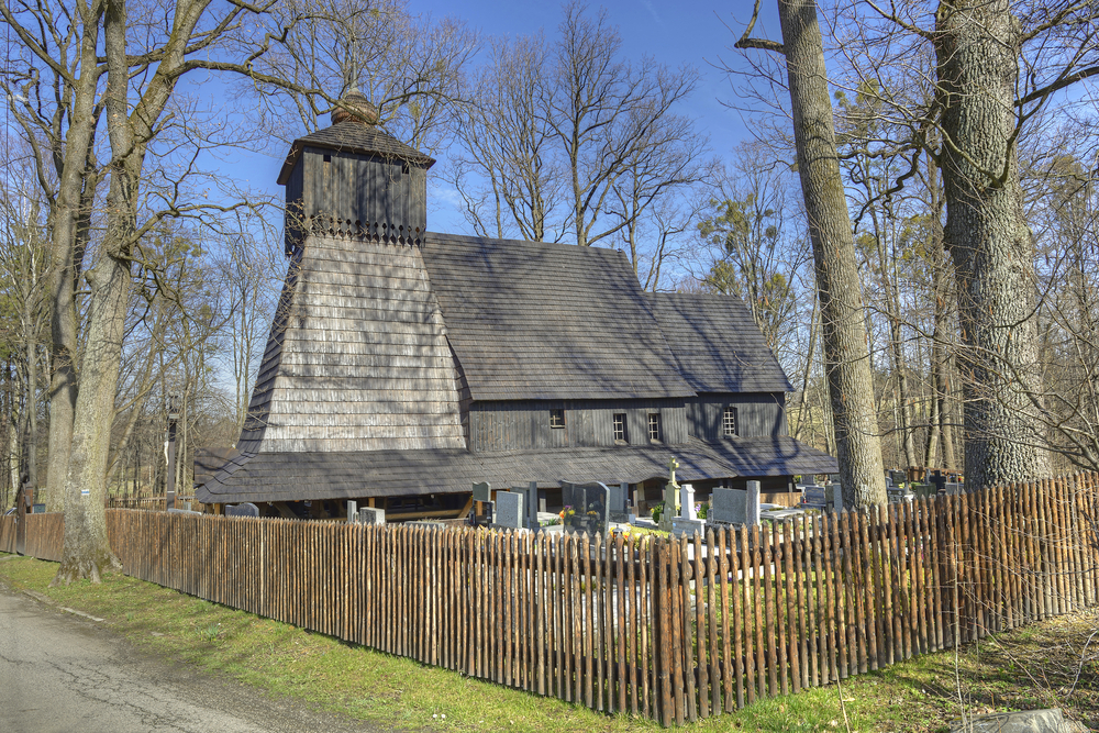 Kudy z nudy - Dřevěný kostelík v Gutech