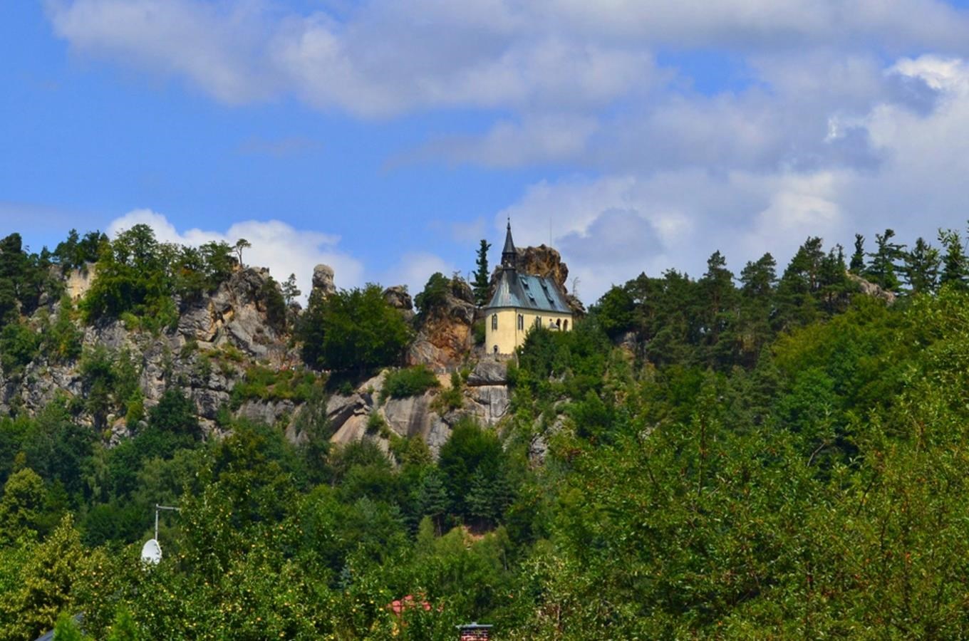 Kudy z nudy - Skalní hrad Vranov - Pantheon: největší skalní hrad v ...