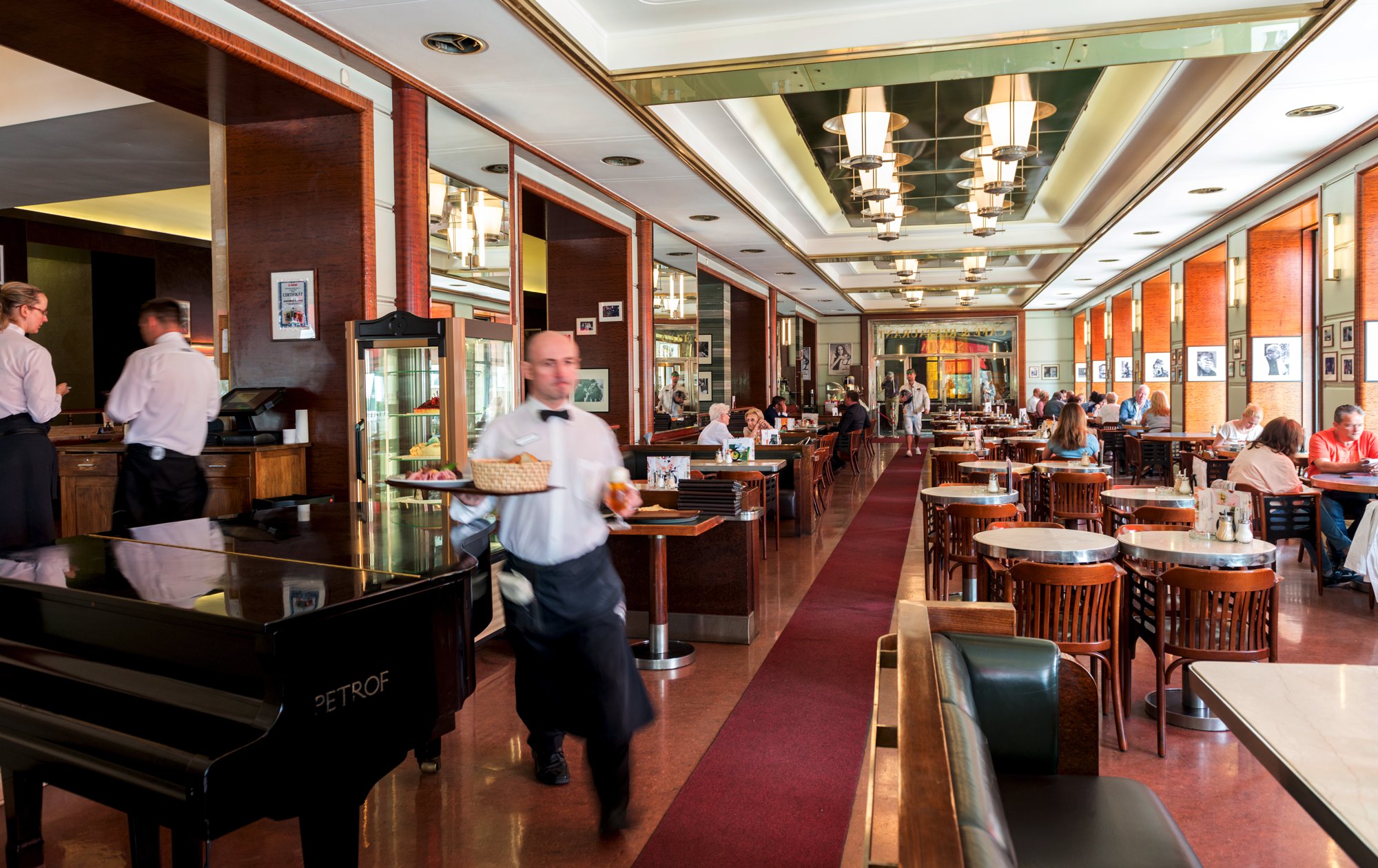 Kudy z nudy - Café & Restaurant Slavia – symbol českého kavárenství