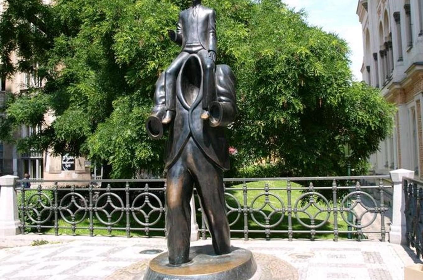 Kudy z nudy - Socha Franze Kafky v pražském Židovském městě