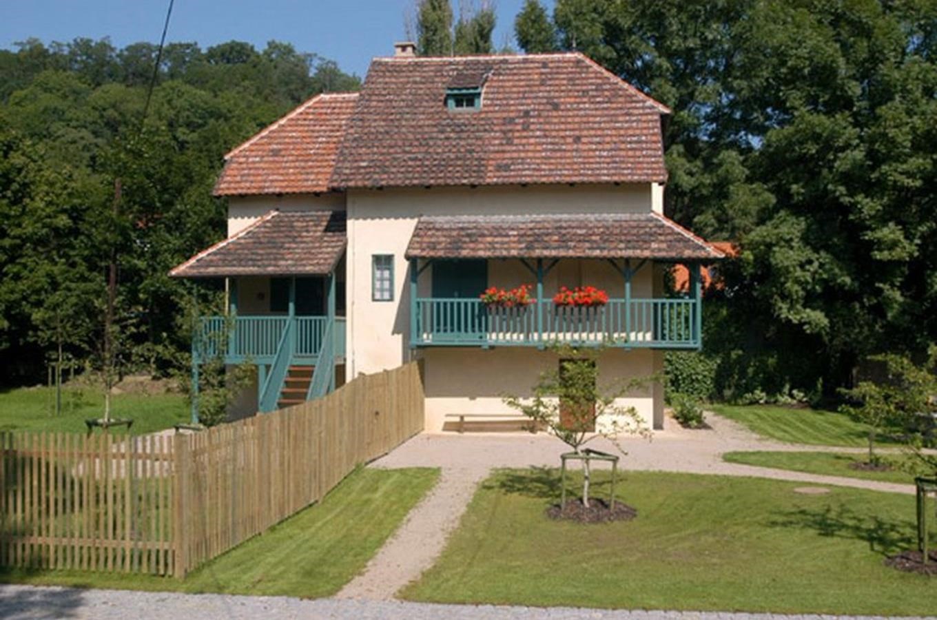 Kudy z nudy - Zámek Roztoky - Středočeské muzeum v Roztokách u Prahy