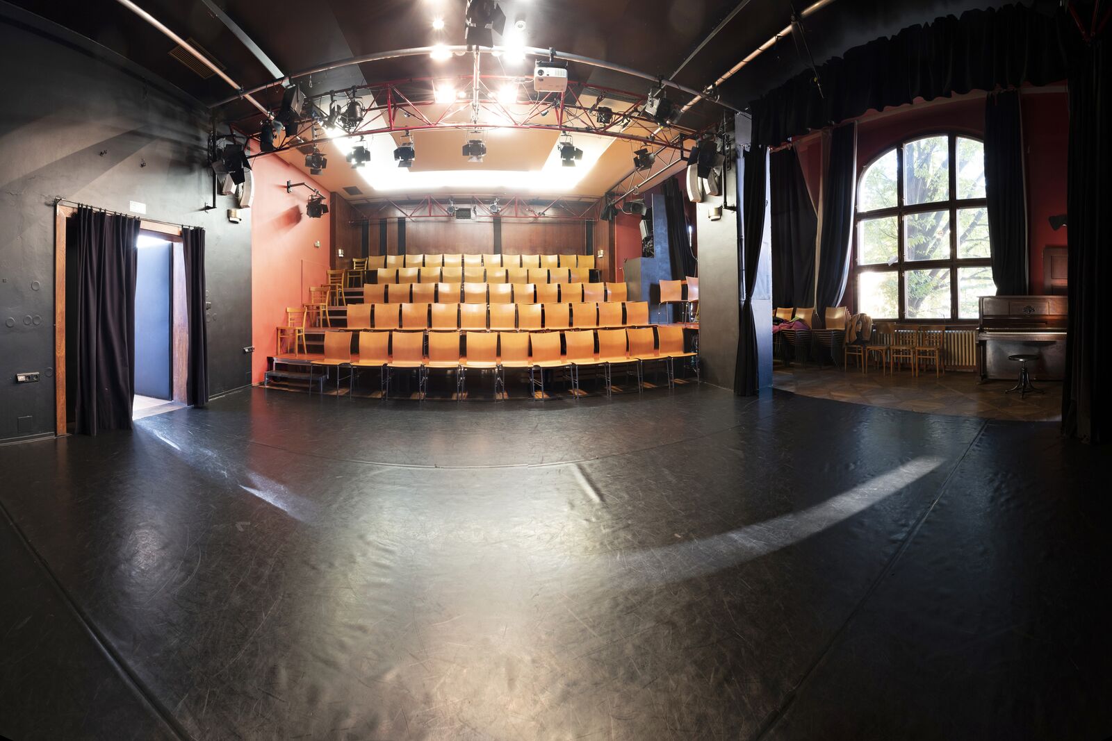 Kudy z nudy - Divadlo Kampa