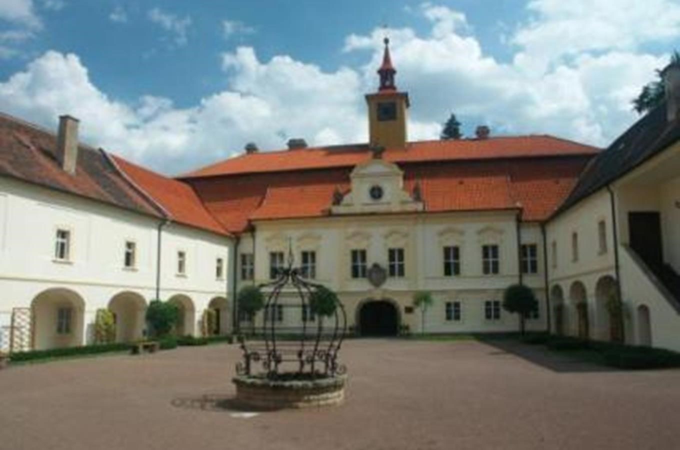 Kudy z nudy - Zámek Chrast u Chrudimi - sídlo městského muzea