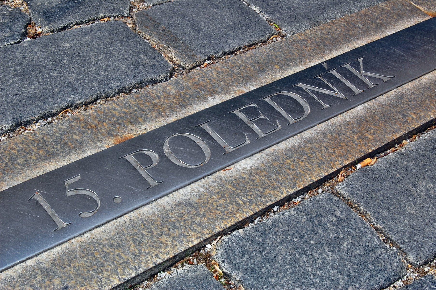 Kudy z nudy - 15. poledník v Jindřichově Hradci - překroč a něco si přej