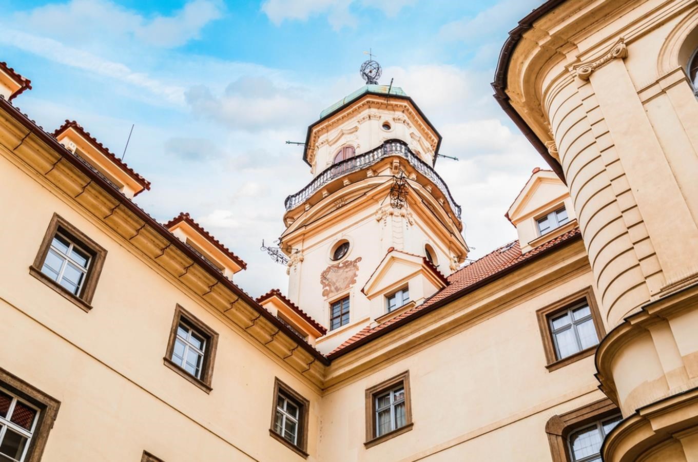 Kudy z nudy - #světovéČesko a Klementinum – nejkrásnější knihovna na ...