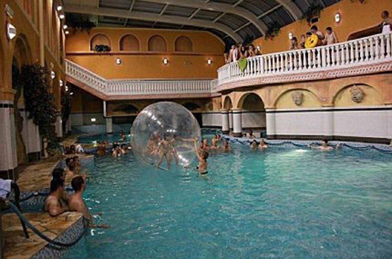 Kudy z nudy - Naturistická party Babylon Liberec