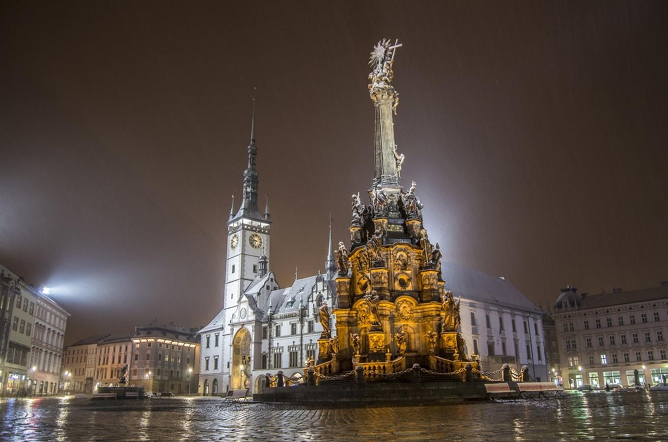 Kudy z nudy - Monumentální barokní sloup Nejsvětější Trojice v Olomouci