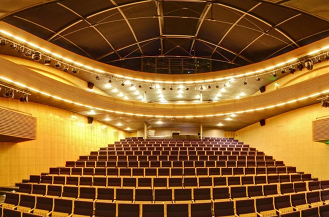 Kudy z nudy - Divadlo Reduta v Brně - nejstarší divadelní budova ve ...