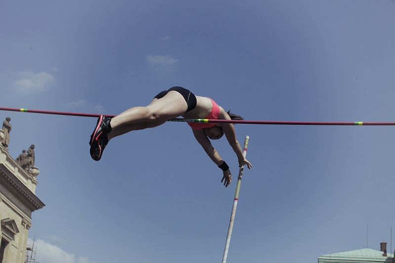 Kudy z nudy - Pražská tyčka - skok o tyči přímo v Metropoli Zličín