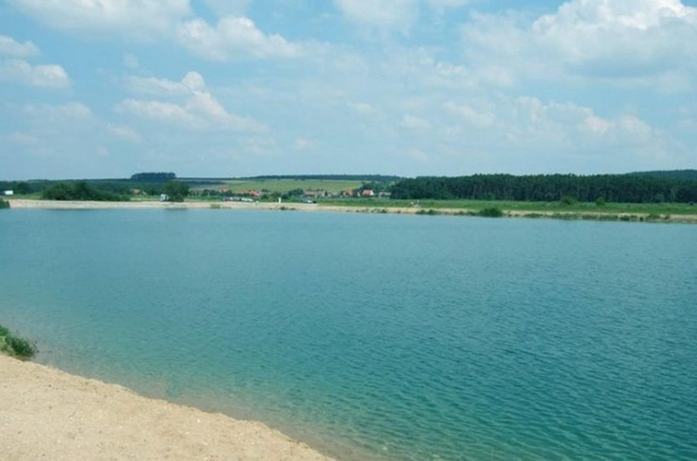 Kudy z nudy - Jezero Konětopy - zatopená pískovna s průzračnou vodou